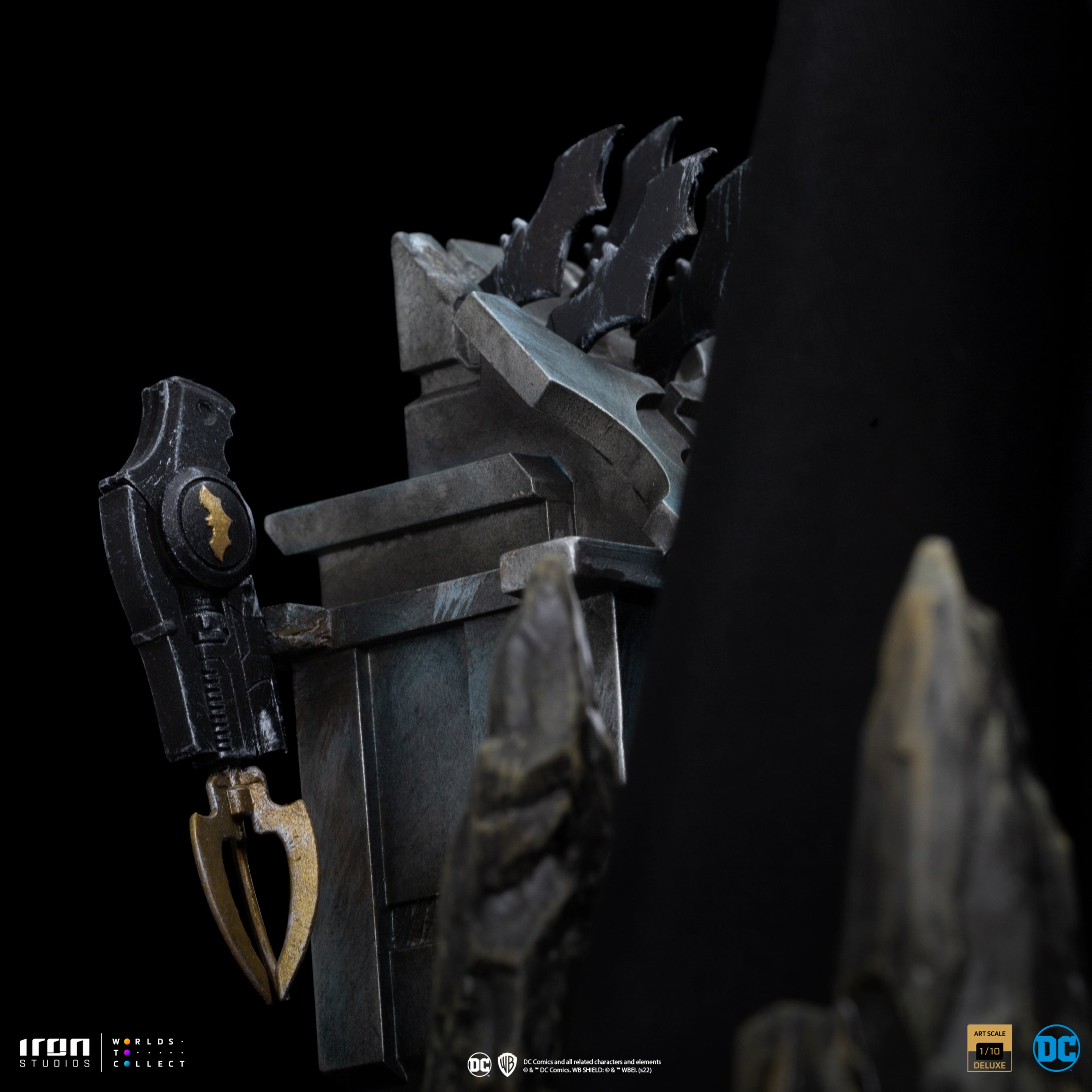 DC Comics - Batman Unleashed Deluxe 1/10 Scale Figure – Pavilion ...